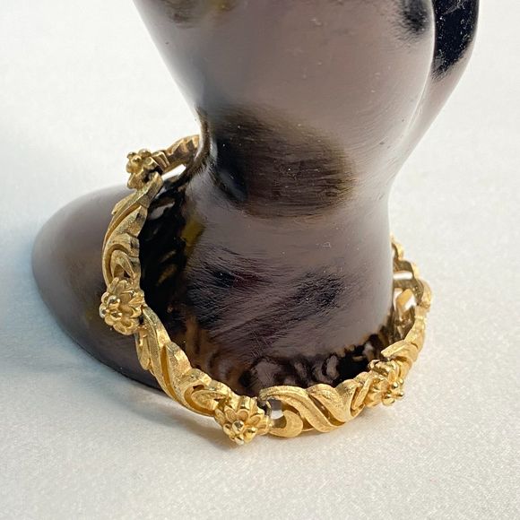 Avon | Jewelry | Avon Chain Bracelet Gold Tone Flower And Leaf Pattern ...